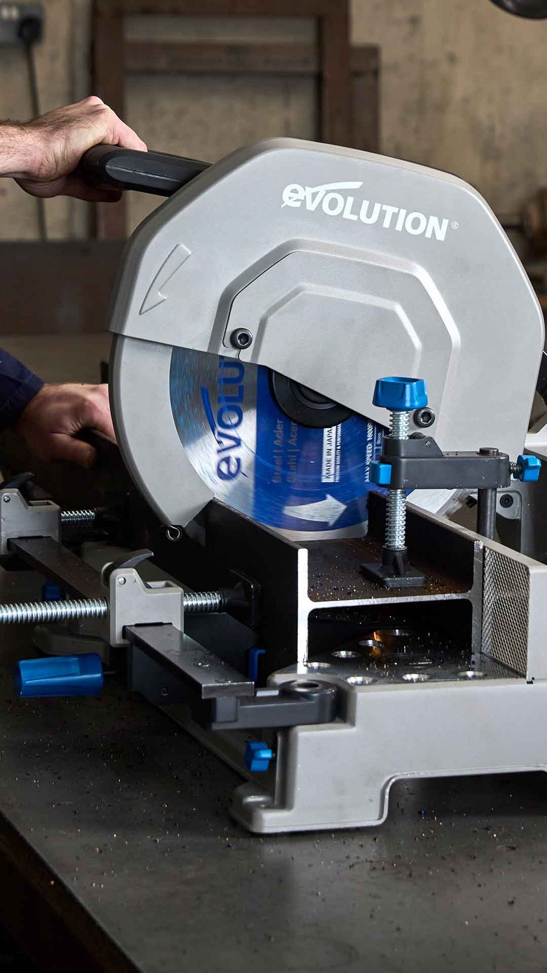 Evolution - Travail des métaux — Evolution Power Tools SAS